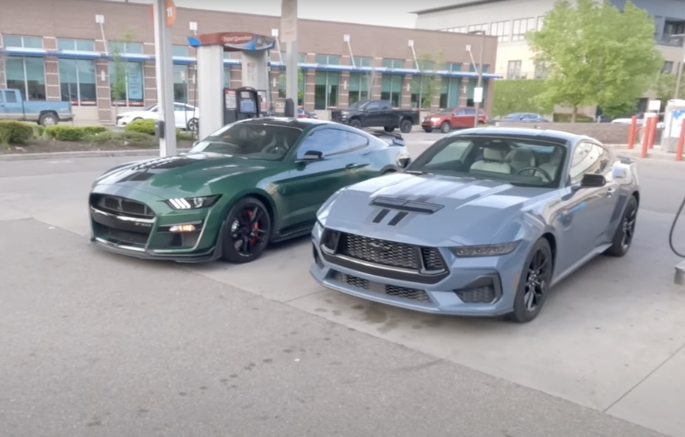 S650 vs S550 GT500 side by side, with driving & tail lights turn signal ...