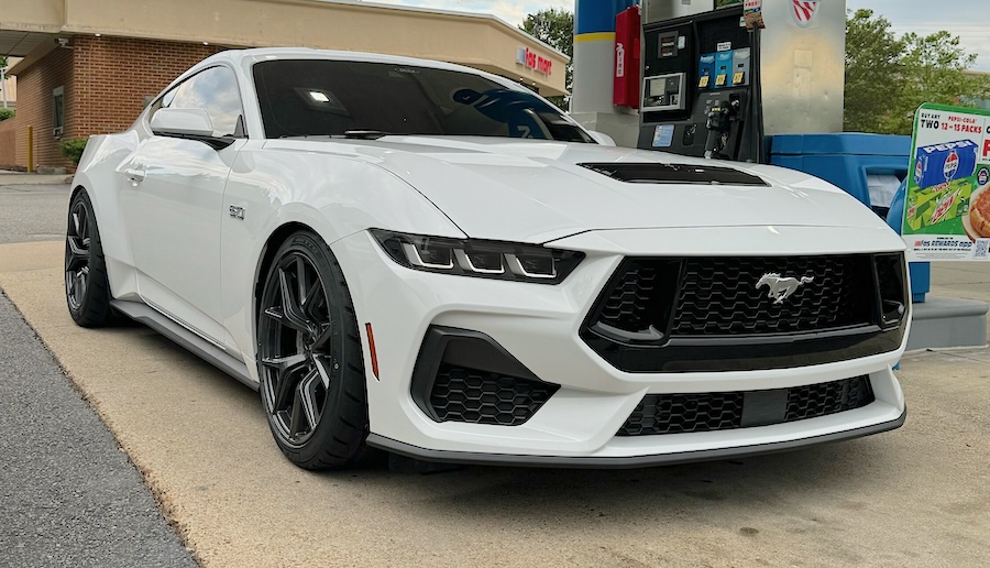White 2024 Mustang GT on SVE SP2 Wheels | Mustang7G - 2024+ S650 ...